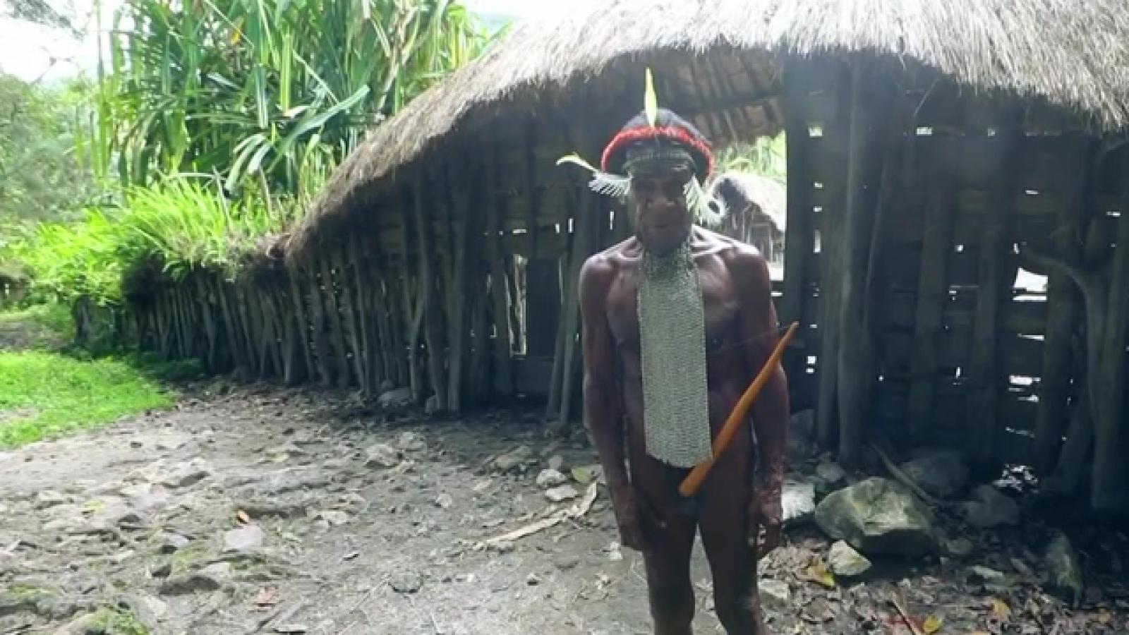 Mira las curiosas formas de vivir de los Dani | 13.cl