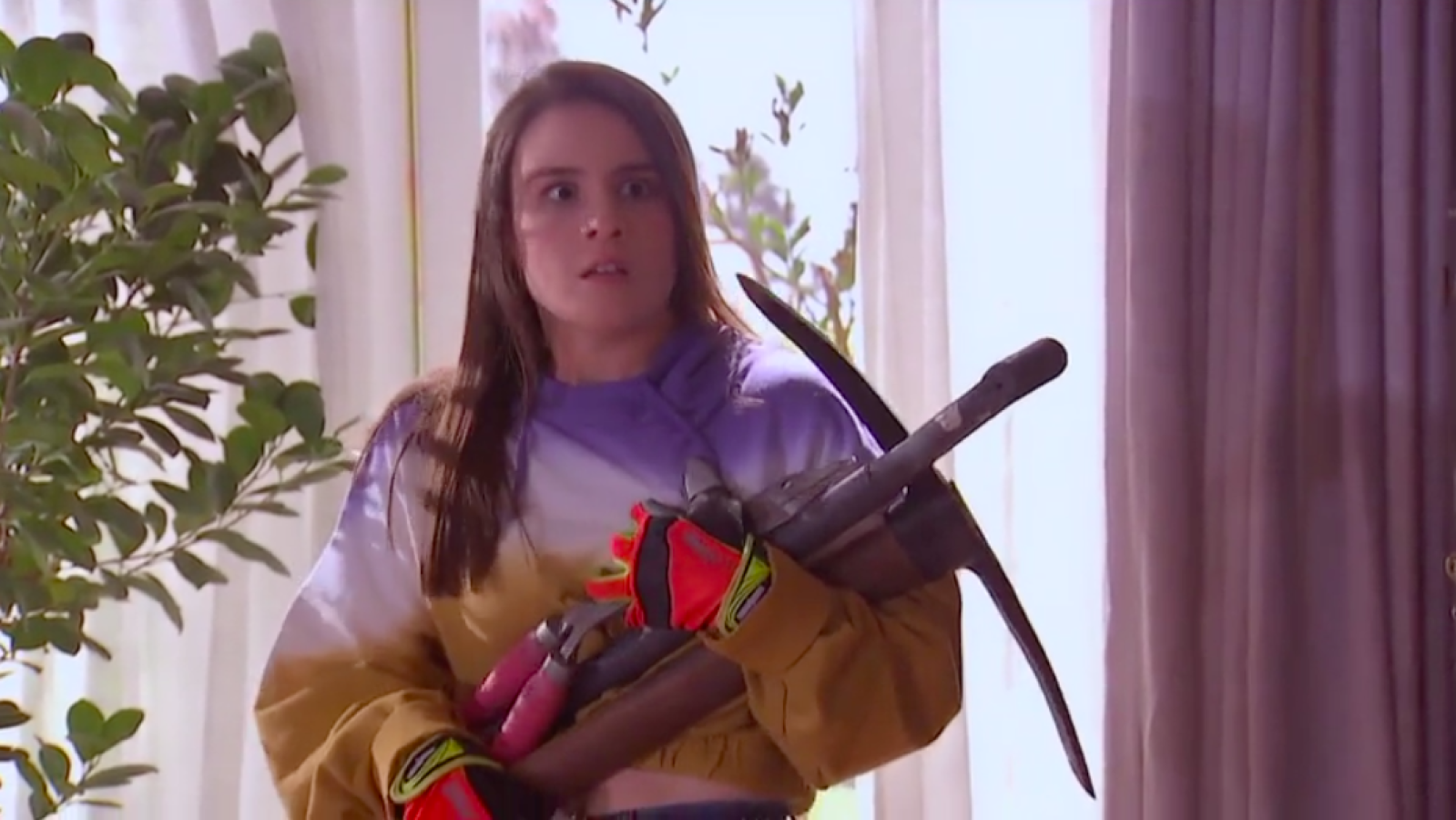 Capítulo 120 / Isabel pone en peligro el secreto de Mabel | 13.cl