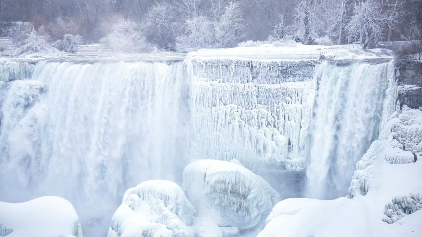 Ola de frío en Estados Unidos y Canadá congela las cataratas del Niágara