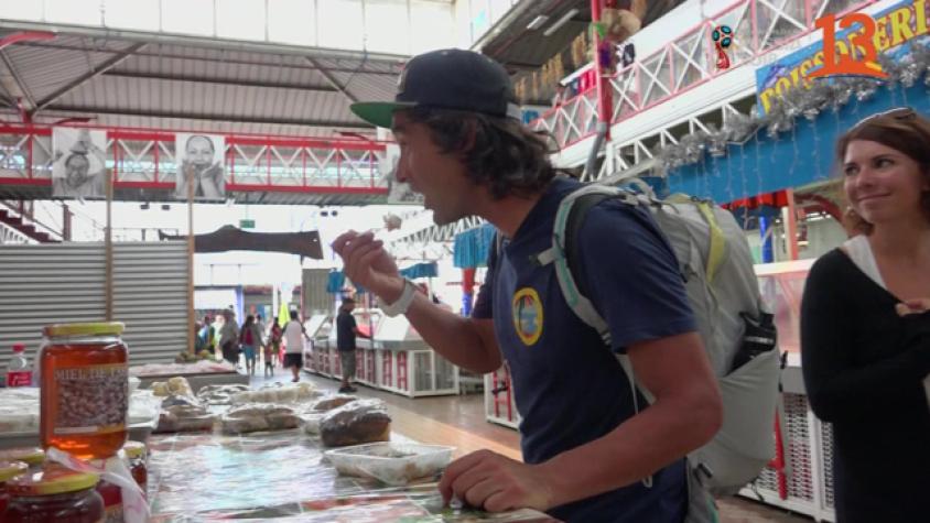 Claudio Iturra probó un clásico ceviche con leche de coco de Tahiti | 13.cl